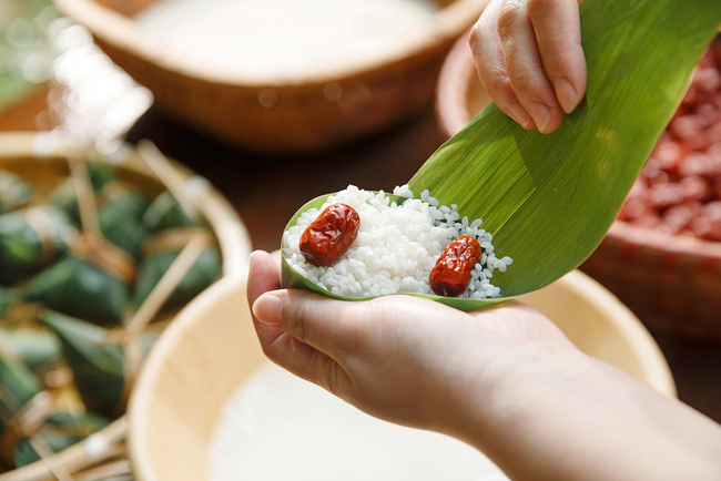 Zakonet e shëndetshme gjatë Festës së Varkës se Dragoit - albanian